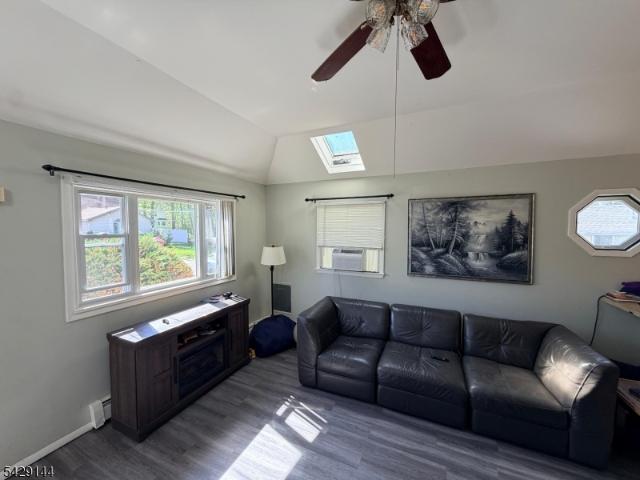 44 Salem Pl