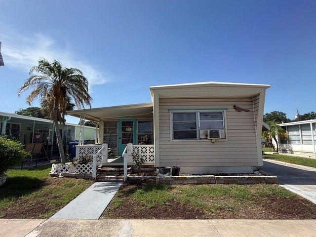 44 Saunders Ave, Largo, FL 33773