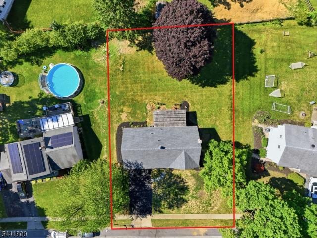 44 Stonehenge Dr