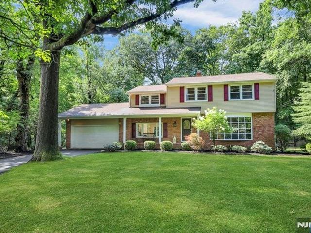 44 Sunrise Dr, Montvale, NJ 07645