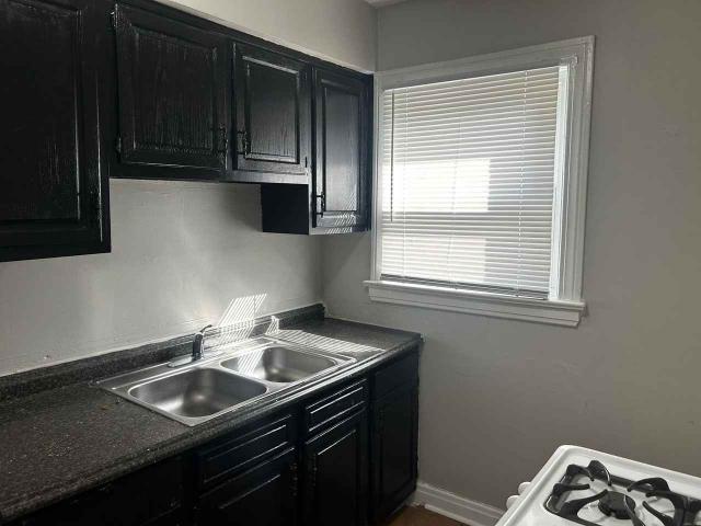 44th Street Apts. 2 Bedroom Apartment for Rent at 647 S 44th St, Louisville, KY 40211 Shawnee