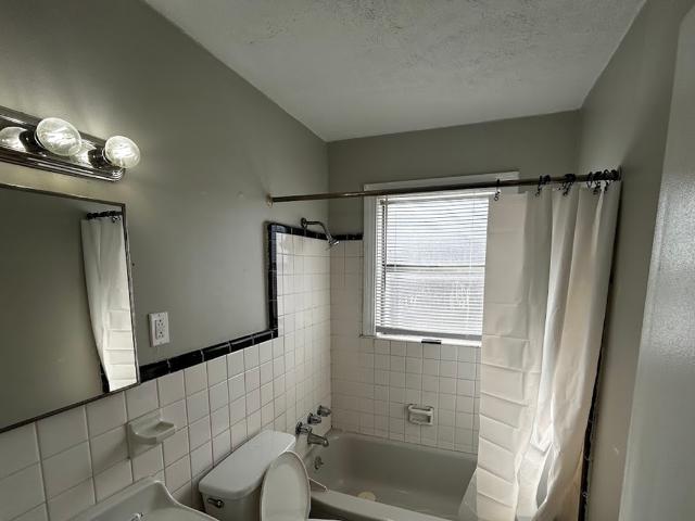 44th Street Apts. 2 Bedroom Apartment for Rent at 647 S 44th St, Louisville, KY 40211 Shawnee
