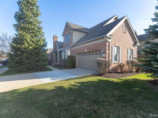 45042 Broadmoor Cir S, Northville Township, MI 48168