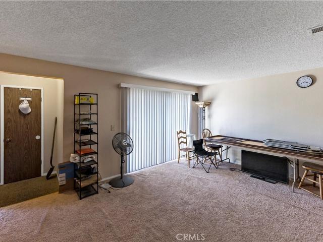 4504 N Valentine