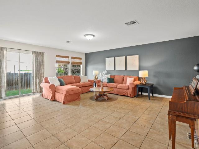 4504 Woodstock Dr