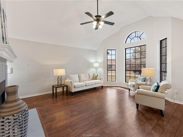 4505 Kensington Rd, Bryan, TX 77802