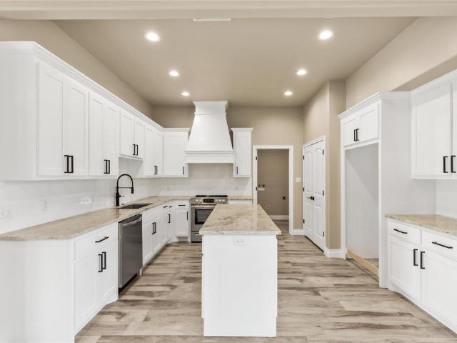 4506 E Kenwood Court