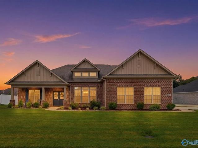 4506 Waverly Ct SE, Owens Cross Roads, AL 35763