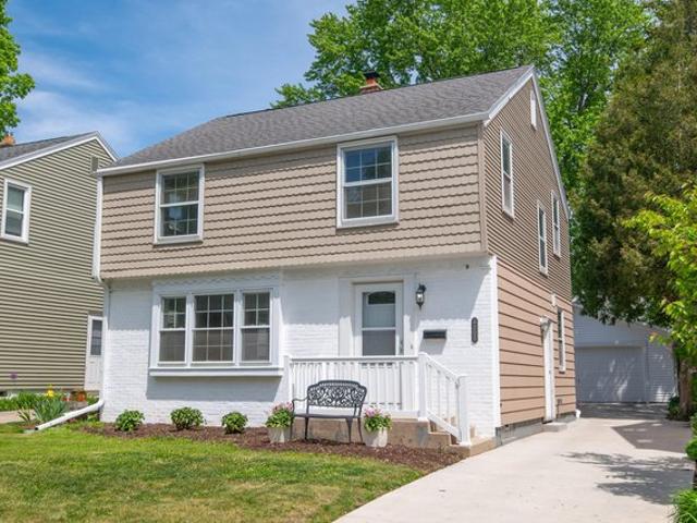4508 N Woodruff Ave, Shorewood, WI 53211