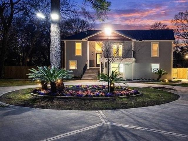 4509 Country Club Dr, Dickinson, TX 77539