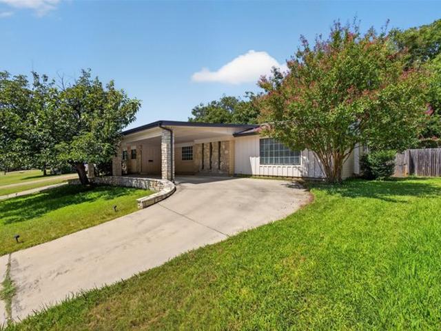 4509 Starlight Dr, Haltom City, TX 76117