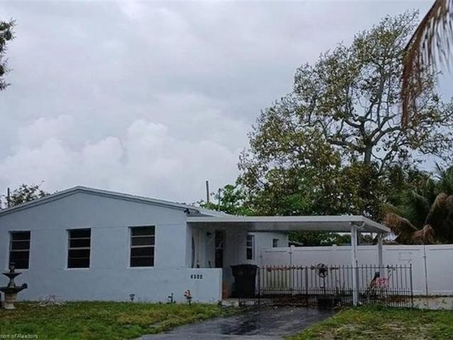 4500 SW 33rd Dr, Hollywood, FL 33023