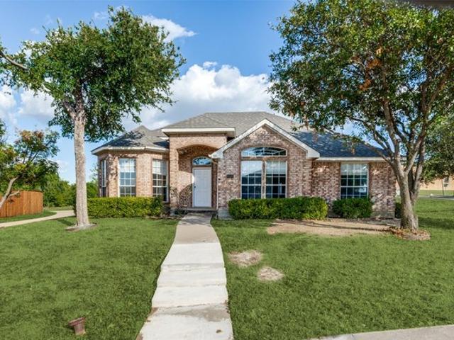 4500 Saddlebrook Dr, Carrollton, TX 75010