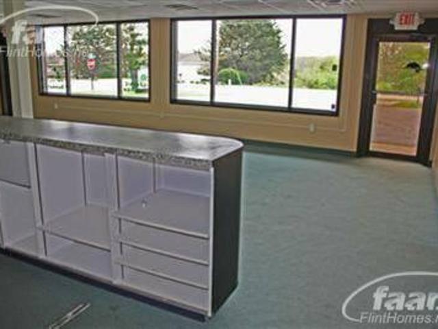 4500ft² Prime Flushing location * High Traffic Count* High Exposure Well built for sale in Flushing, Michigan