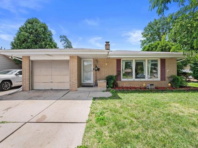 4501 W Tesch Ave, Greenfield, WI 53220
