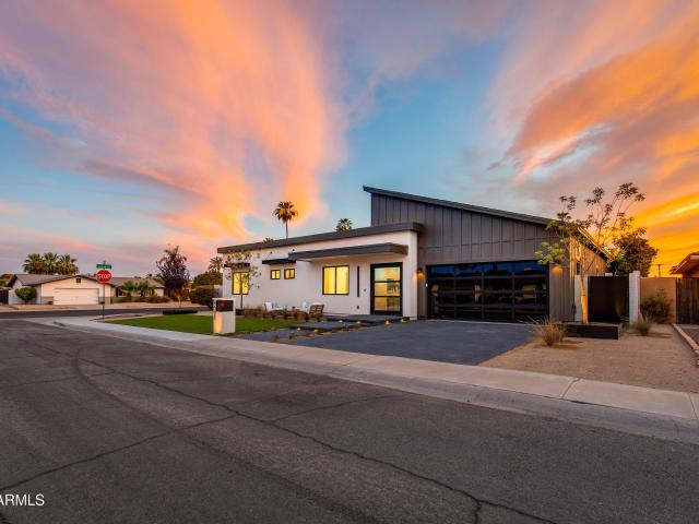 4502 N 86TH Place