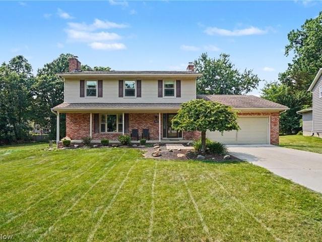 4502 Country Club Ln, Stow, OH 44224