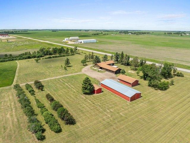 4502 46th Ave NE, Minot, ND 58703