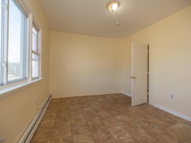450 3rd Ave, Unit 2, Elizabeth Port, NJ 07206 | MLS #4005