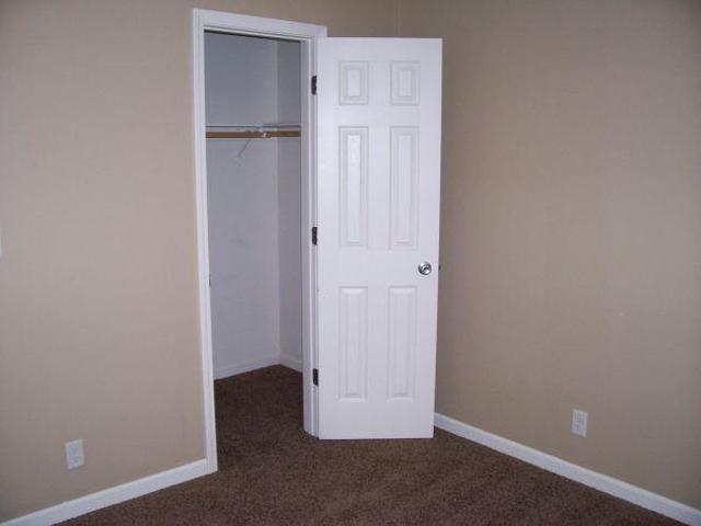 $450 / 1br CHEAP APT / MOVE IN TODAY 1930 Washington