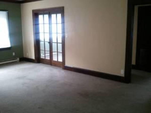 $450 / 1br Large 1 Bed Apartments behind Uncle Nicks 222 N 5th St map