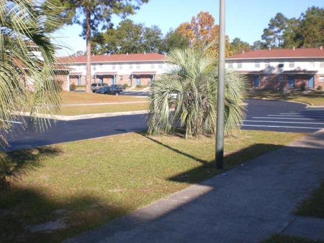$450 / 1br 682ft² Cozy 1 bedroom 1 bathroom townhome. Altama Avenue map