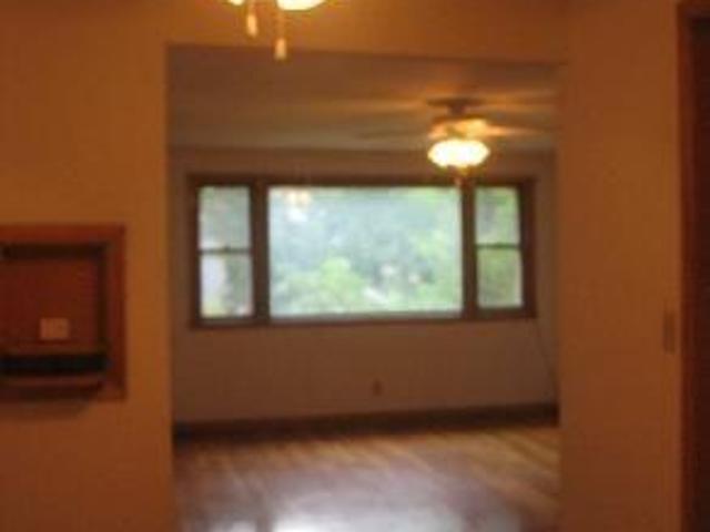 $450 / 1br 800ft² HARDWOOD FLOORS CLOSE TO CAMPUS LAUNDRY ON SITE PETS OK 1018 S 16TH
