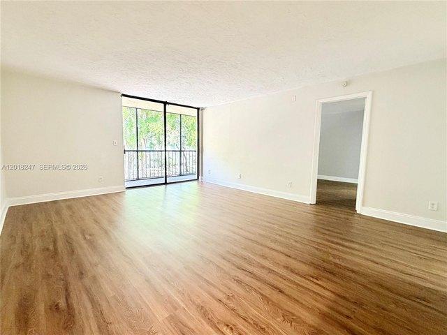 450 Commodore Dr Apt 214, Plantation, FL 33325