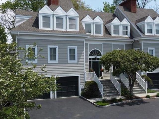 450 Center St #8, Fairfield, CT 06890