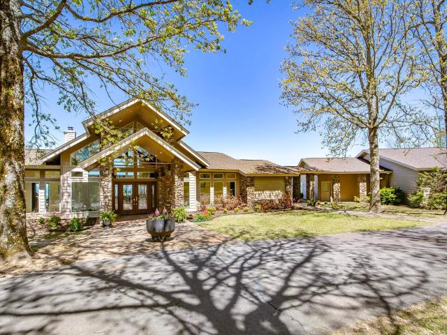 450 Cliffview Drive