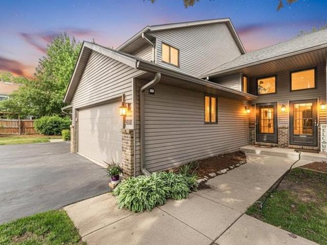 450 Berkshire Dr, Crystal Lake, IL 60014