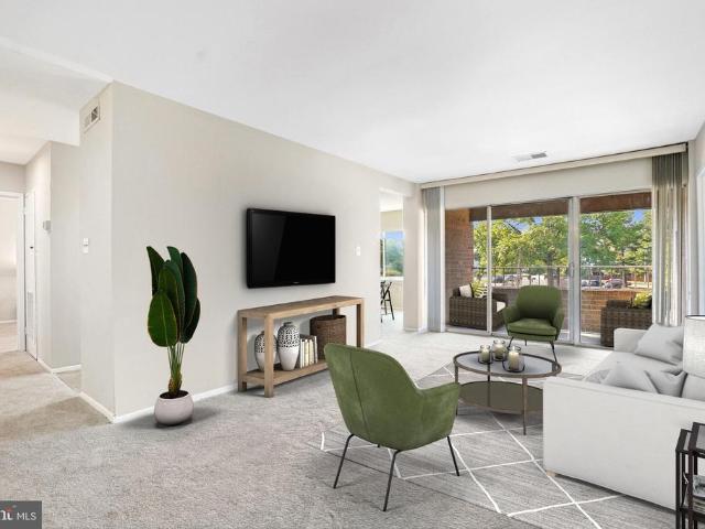 450 Girard Street # 304