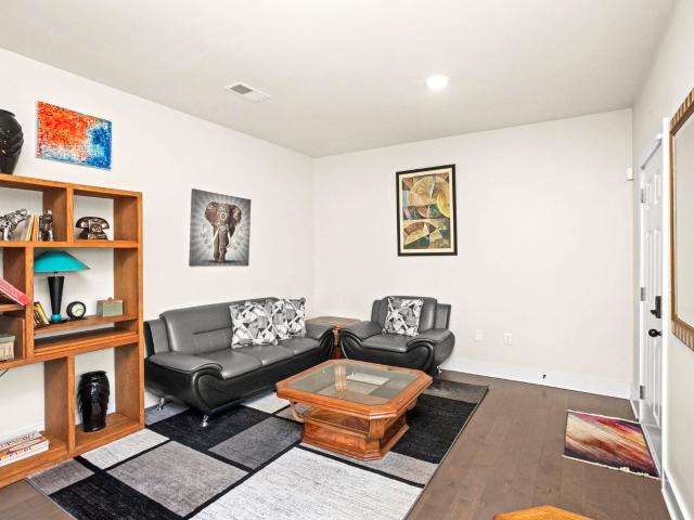 450 Glastonbury Rd # 3