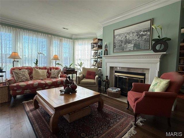 450 E Lockwood Ave Apt 206, Webster Groves, MO 63119