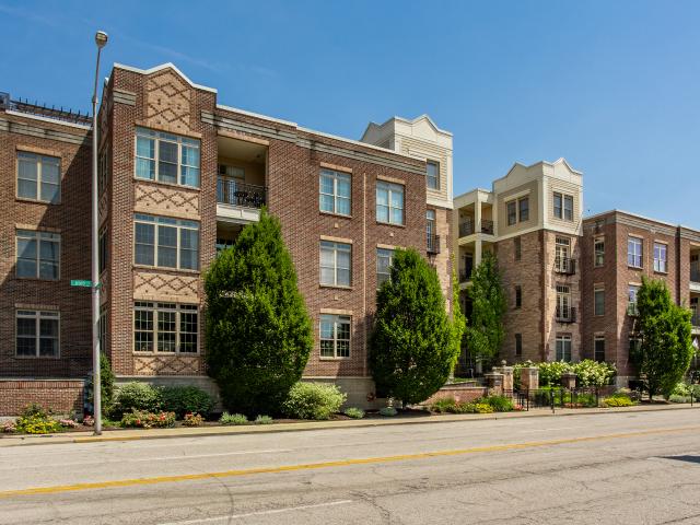 450 E Ohio Street # 207