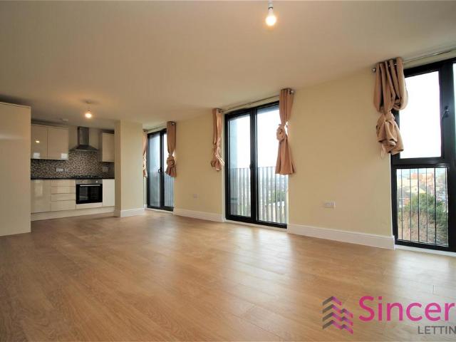 450 High Road, Ilford IG1 3 bed apartment to rent £2,300 pcm £531 pw