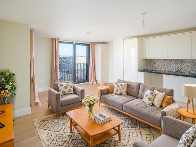 450 High Road, Ilford IG1 1 bed apartment to rent £1,475 pcm £340 pw