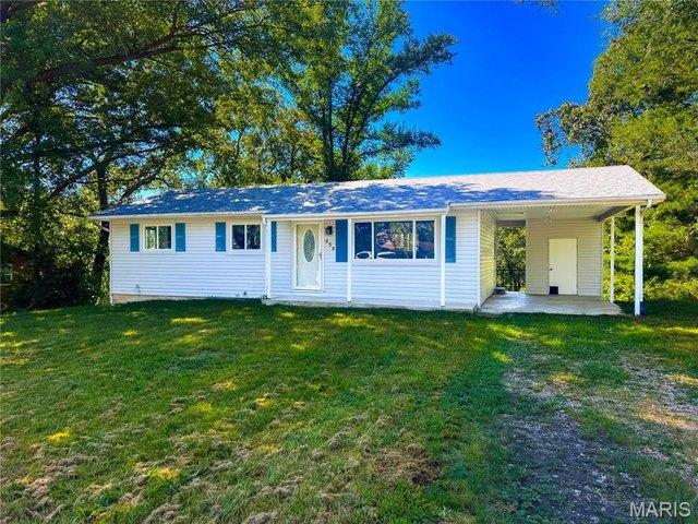 450 Hillcrest Dr, Bourbon, MO 65441