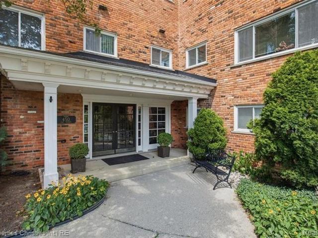 450 Oak Ave Apt 203, Birmingham, MI 48009