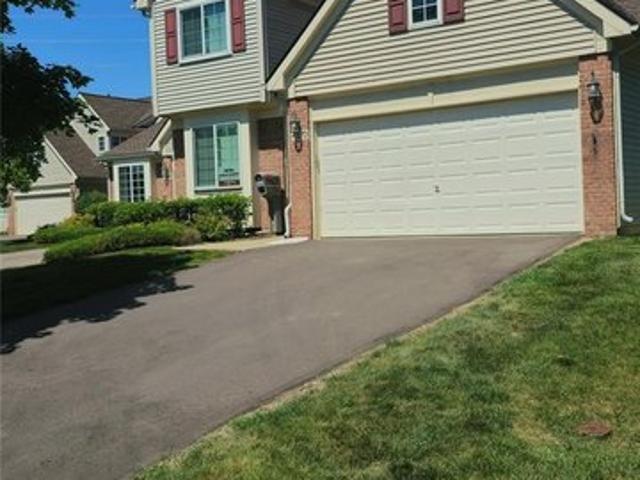 450 Lilly View Ct, Genoa Township, MI 48843