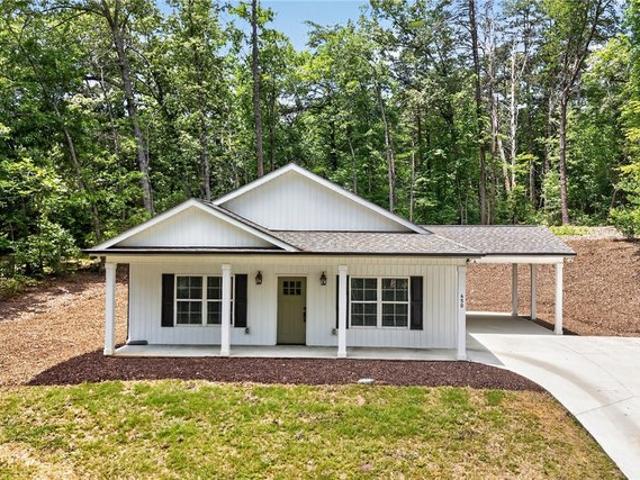 450 Lucky St, Westminster, SC 29693