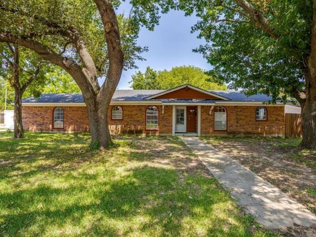 450 Nathan St, Burleson, TX 76028