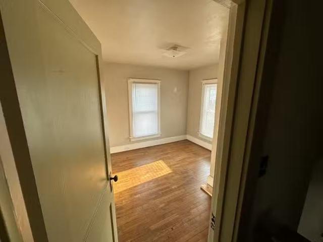 $450 + Split Utilities Room for Rent in Beloit, Ohio 18461.