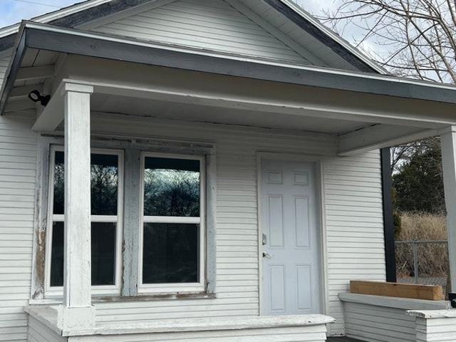 450 sqft bed bath house next to ISU