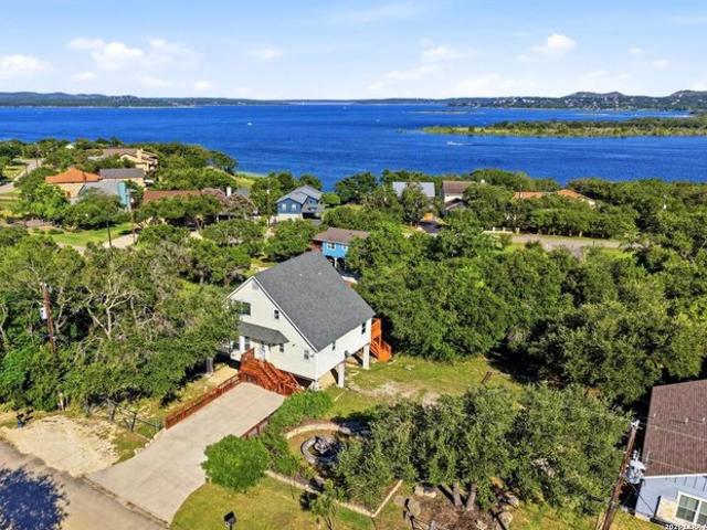450 Stagecoach Dr, Canyon Lake, TX 78133