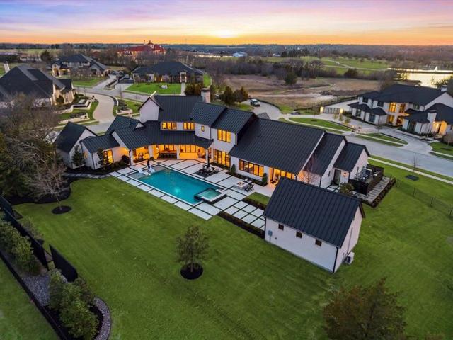 450 Sunrise Ridge Dr, Heath, TX 75032