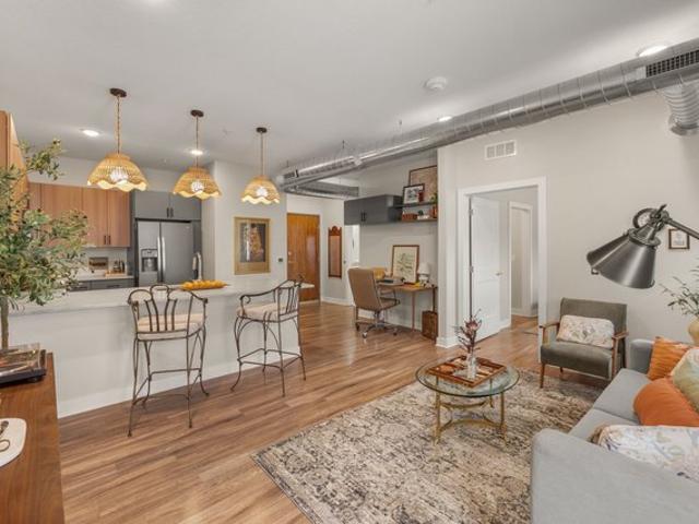 450 SW 7th St Unit 104, Des Moines, IA 50309