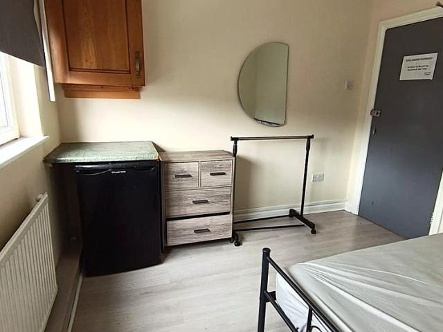 £450 PCM, All Bills and Wi Fi Included, Furnished Room in a Shared House in Penarth Road, Grangetown, Cardiff CF11 6NL