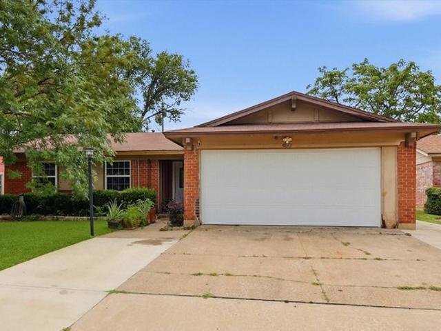450 Price Dr, Lewisville, TX 75067