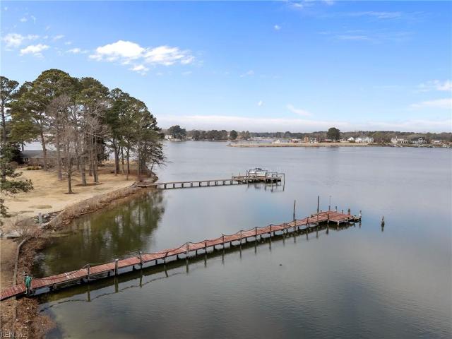 450 Robin RD